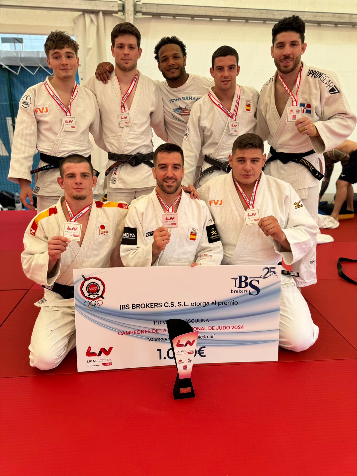 El Valencia Club de Judo revalida su título de campeón en la Liga ...